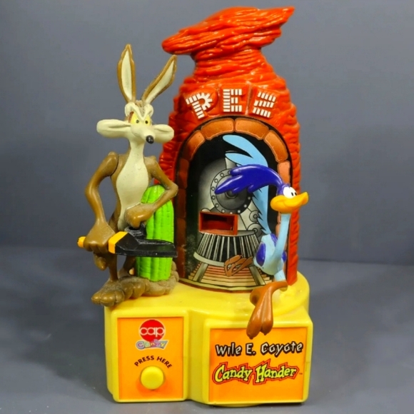 Warner Bros. | Toys | Wile E Coyote Candy Hander Pez Dispenser Looney ...